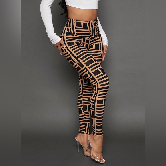 Pants & Jumpsuits | Keep It Interesting Abstract Print Leggings | Poshmark